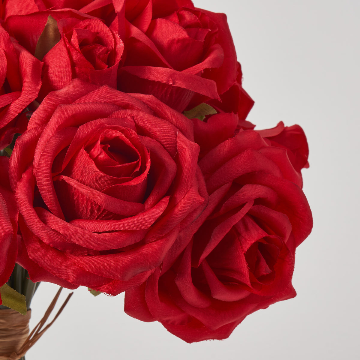 Classic Red Silk Rose Bundle of 17 Stems - 11" – Darby Creek Trading