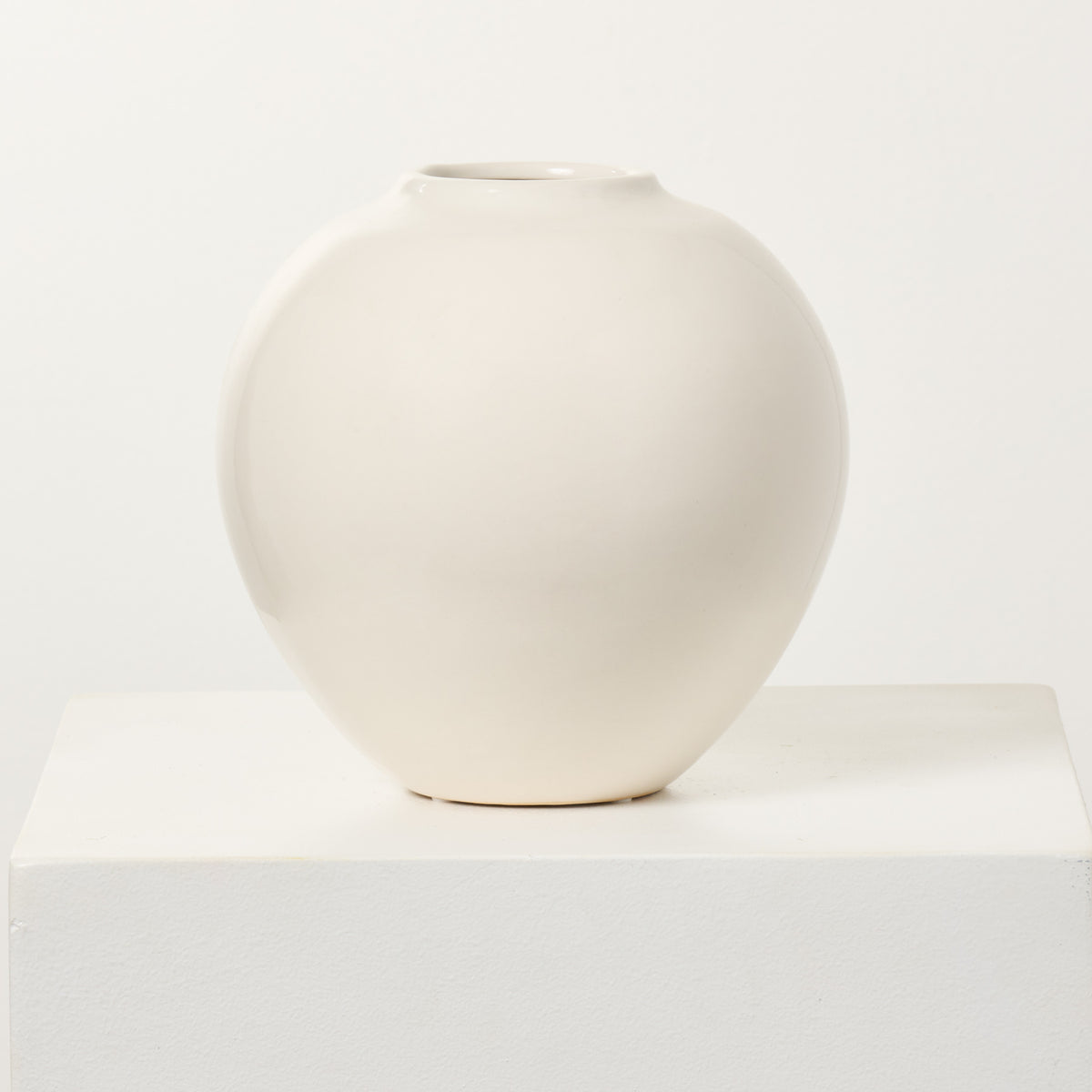 Glossy White Ceramic Pot Round Orb Vase – Darby Creek Trading