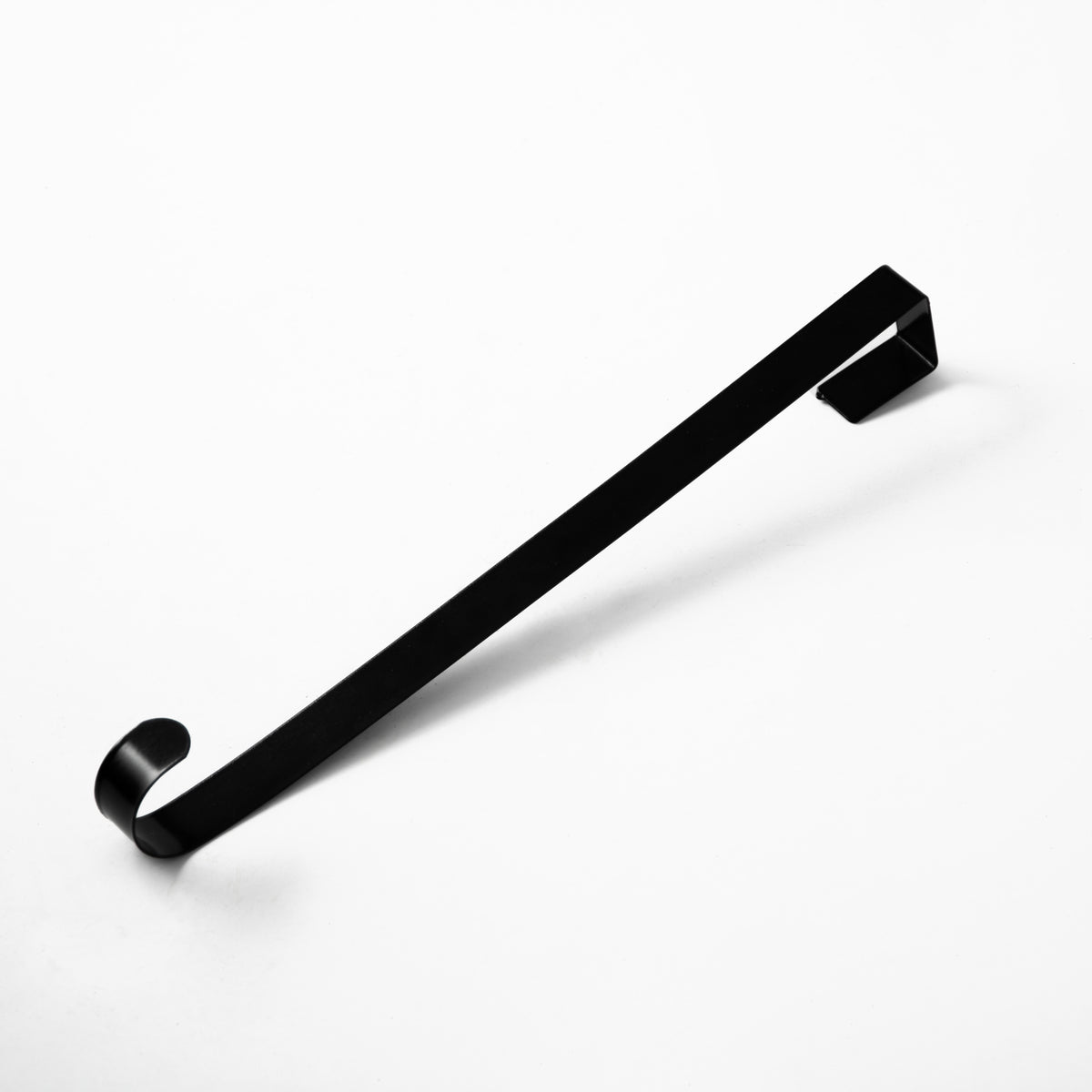 Classic Over Door Black & White Metal Wreath Hanger – Darby Creek Trading